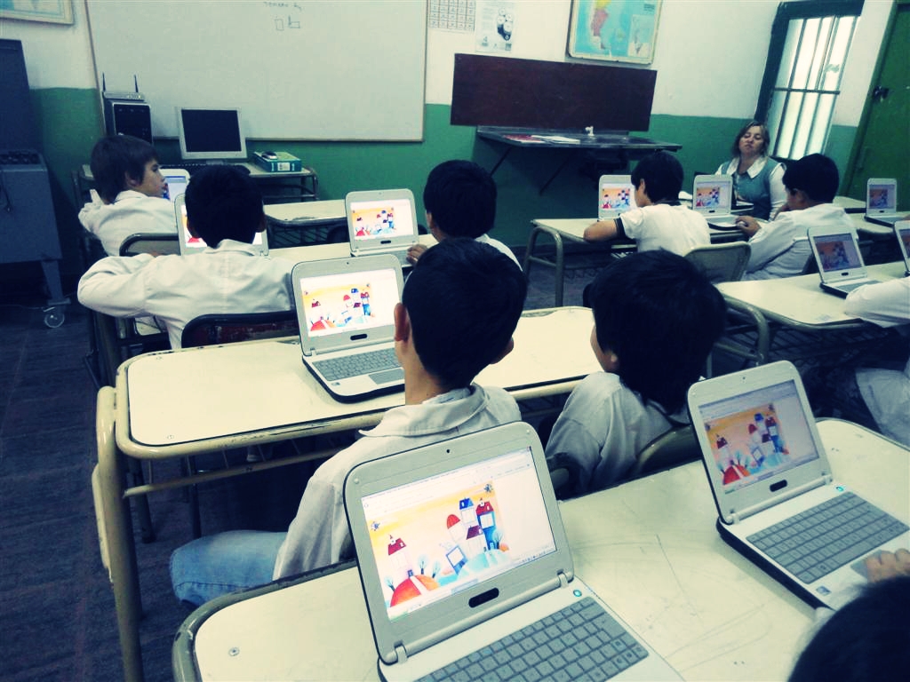 Entregamos nuevas Aulas Digitales Móviles a través del Plan Nacional de ...