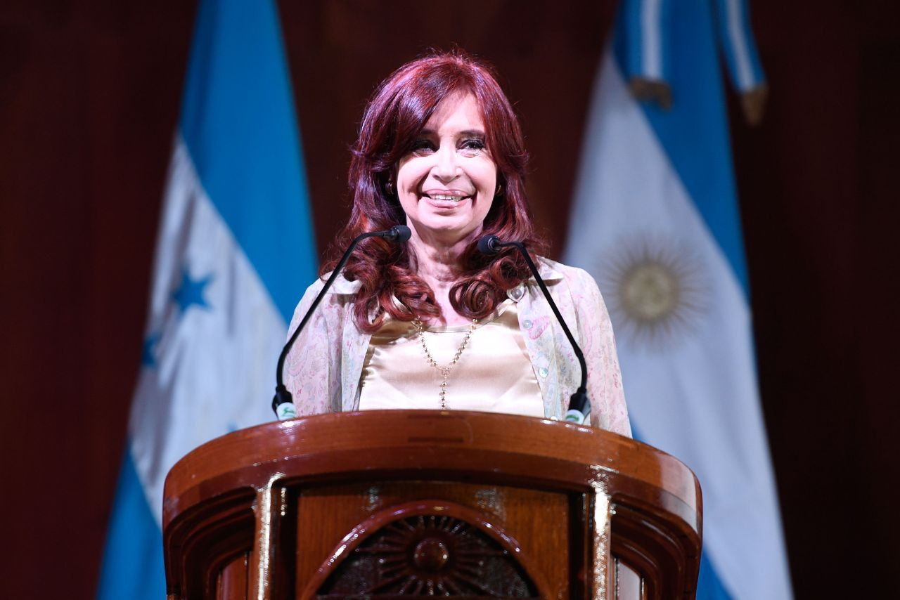Cristina Fernandez de Kirchner Conferencia en la Universidad Nacional ...